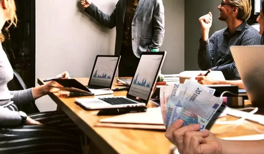 Dezastru pe piața muncii din România! Se oferă salarii de 2.700 de euro ...