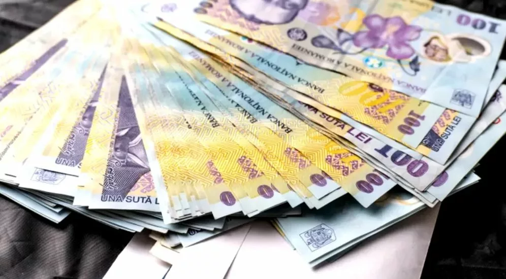 Anunţul momentului pentru aceşti români! S-au trezit cu bani pe carduri ...