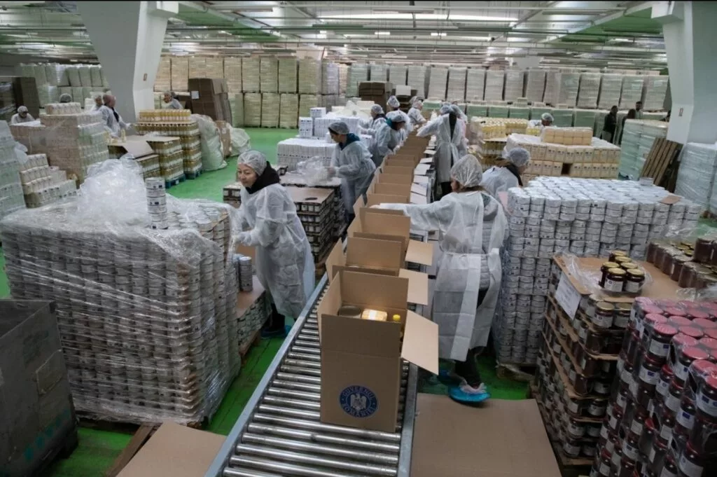 Categoriile de români care primesc pachete cu alimente de Crăciun - ROL.ro